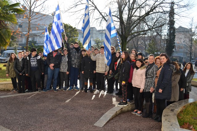 Πορεία και κείμενο μαθητών Γυμνασίου Σκύδρας για τη Συμφωνία των ...